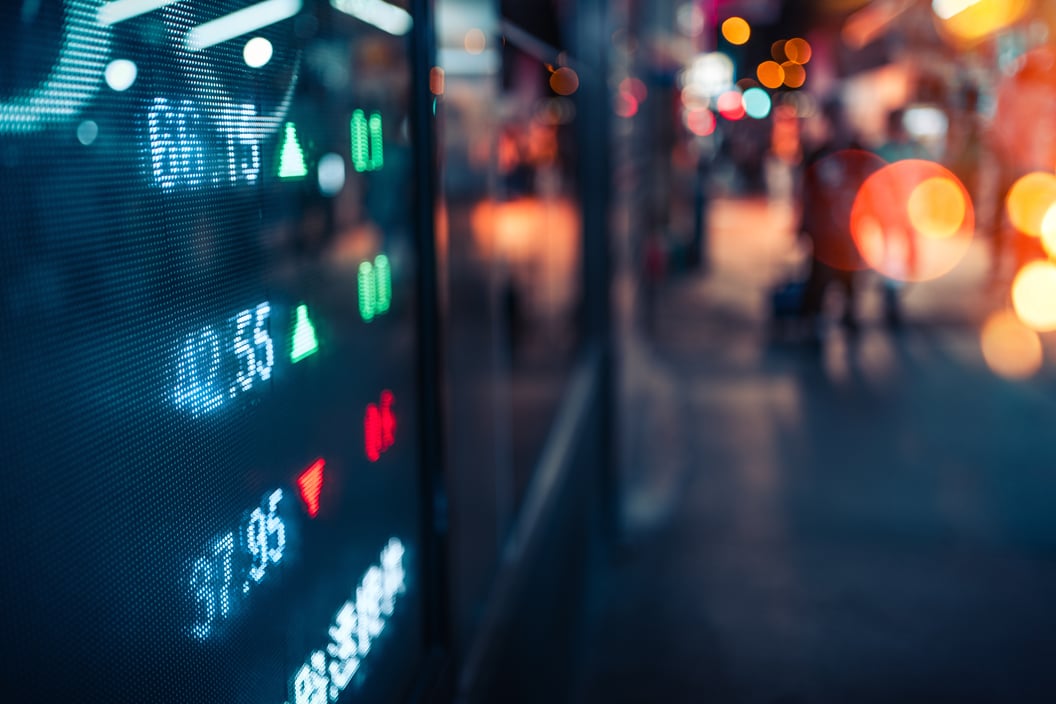 Spot rate vs forward rate: Key differences explained (2025)